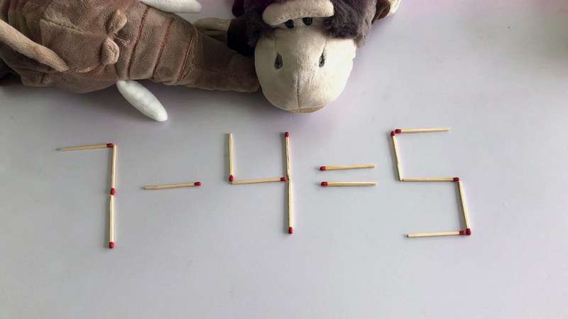 七年级数学题,考考你的脑筋,如何移动火柴棒才能让等式成立呢?