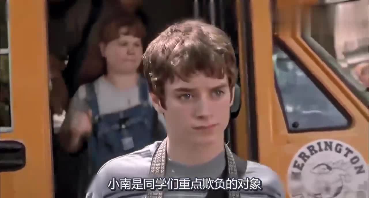 高中生意外捡到变异虫,不料令老师都变成怪物,肆意破坏学校