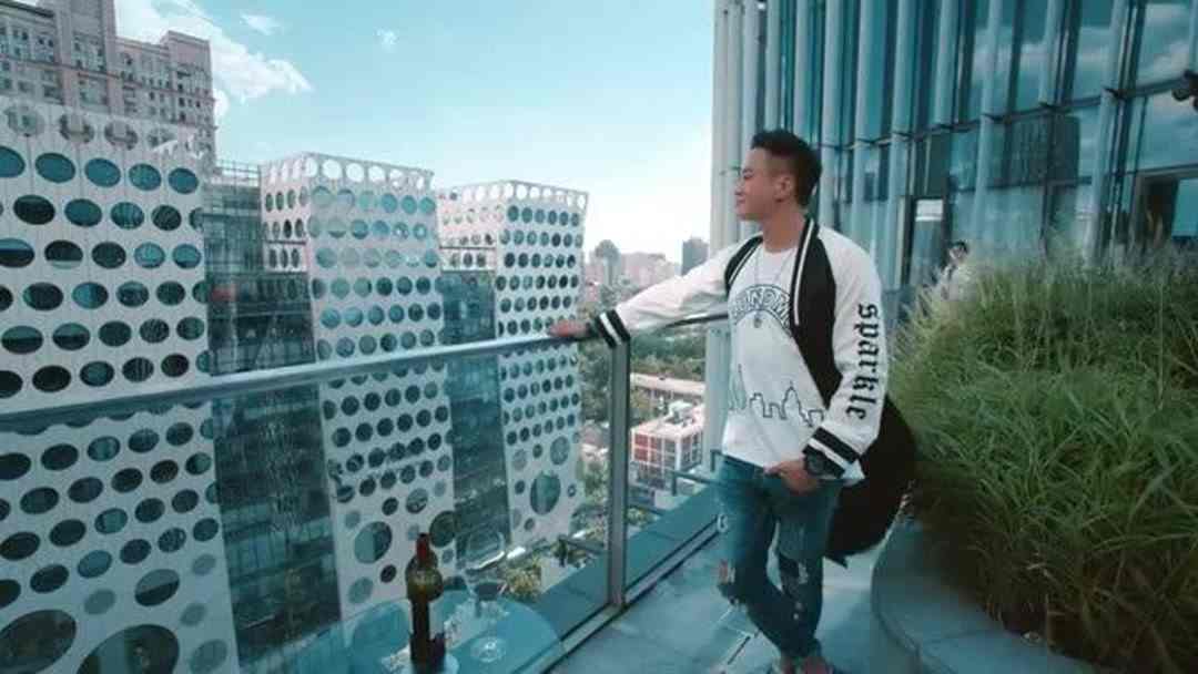 《彼岸花》汉森把功劳记在罗辰身上 罗辰做好了策划案