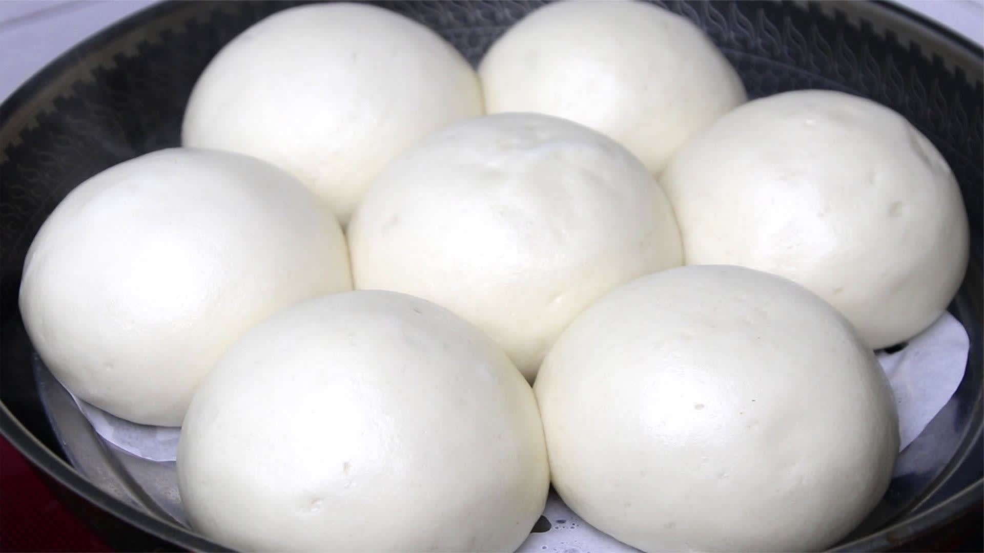 蒸馒头只放酵母粉就错了,加上它,出锅个个雪白松软又筋道