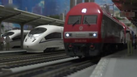 火车模型视频集锦 百万城逼真火车玩具模型