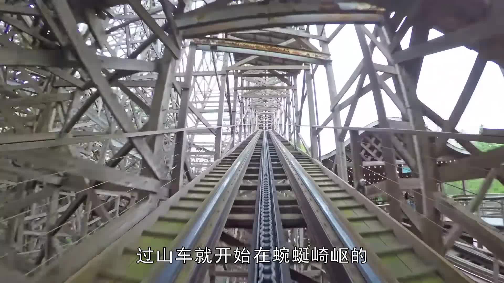 小哥用乐高积木搭建过山车,工程量巨大,玩起来感觉比真的还刺激