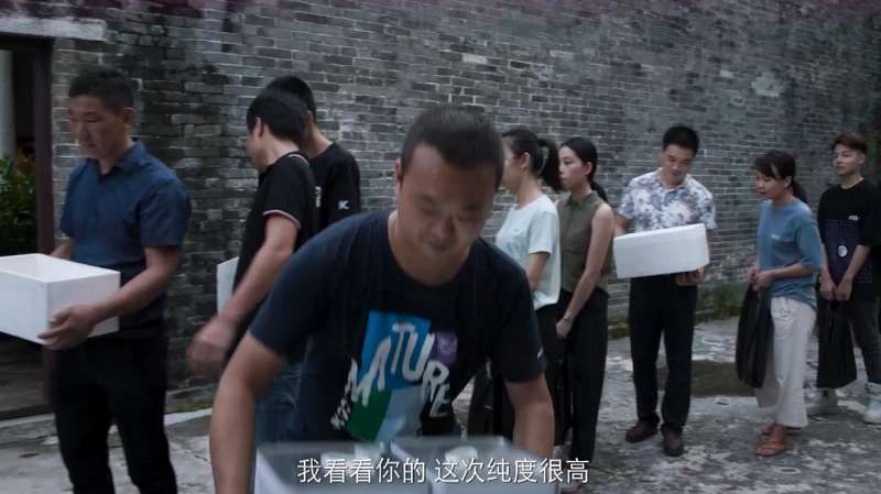 破冰行动:塔寨制毒出货,每家每户一晚能做二三十斤!