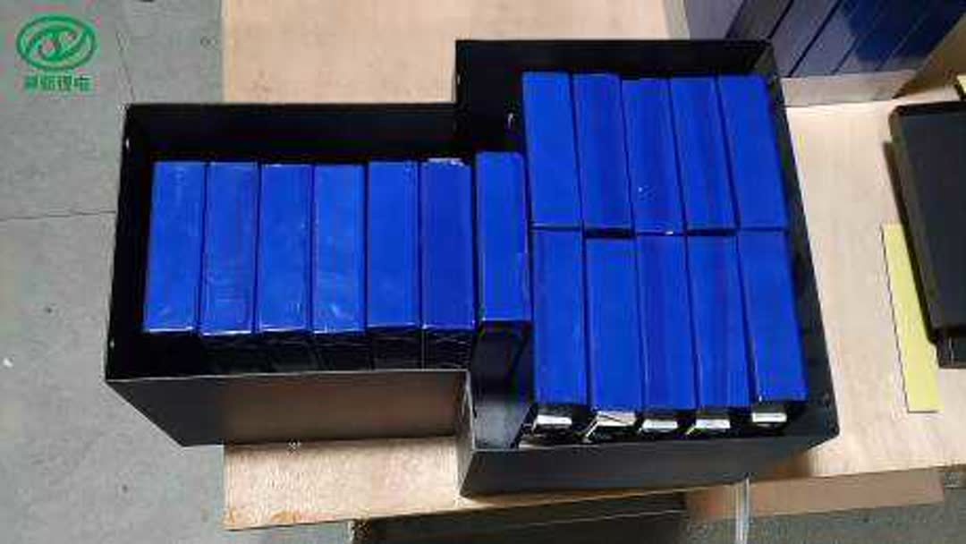 外卖小哥定做一组T型仓专用60V40Ah锂电池,排布起来还是麻烦