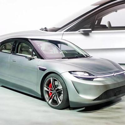 ...该车嵌入包括CMOS以及ToF在内的33个传感器,搭载超宽中控显示屏...