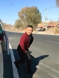 男子为省钱跑进女厕所,结果尴尬了!