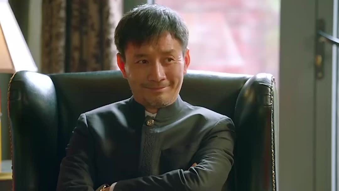 没想到公司老板利欲熏心,把政府扶持工程搞黄了,他想行贿官员!
