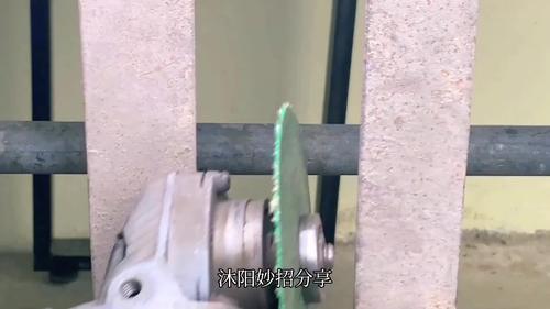 聪明管工自制金属管道切割器技巧