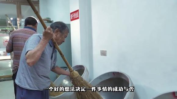农民在稻田里“养螃蟹”,村民:以为你养不活,没想到长这么大了