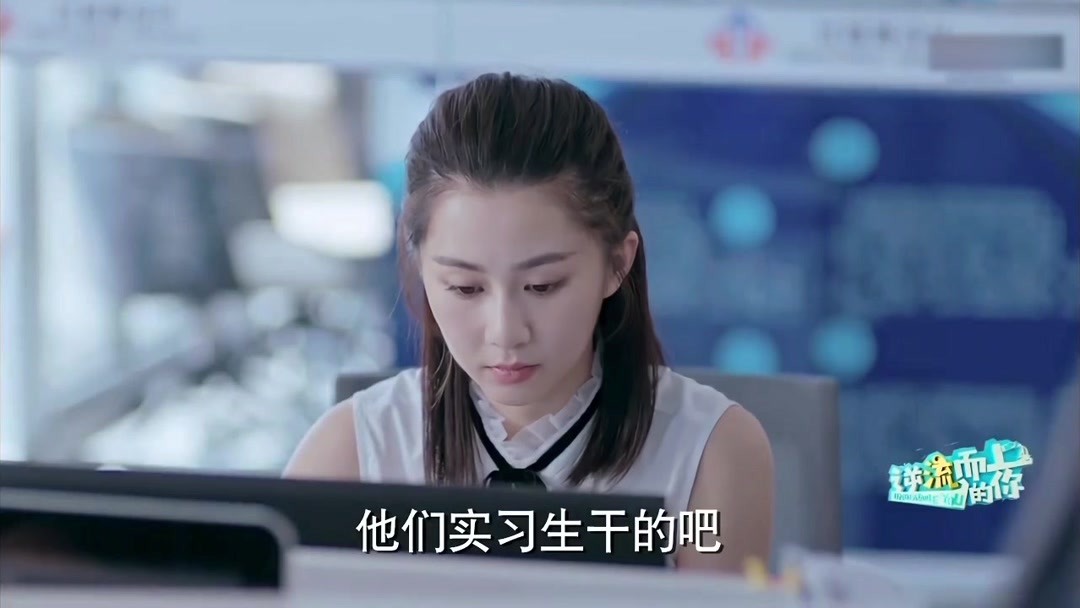 领导让小伙去会议室送茶,小伙竟使唤实习生,谁料实习生大有来头