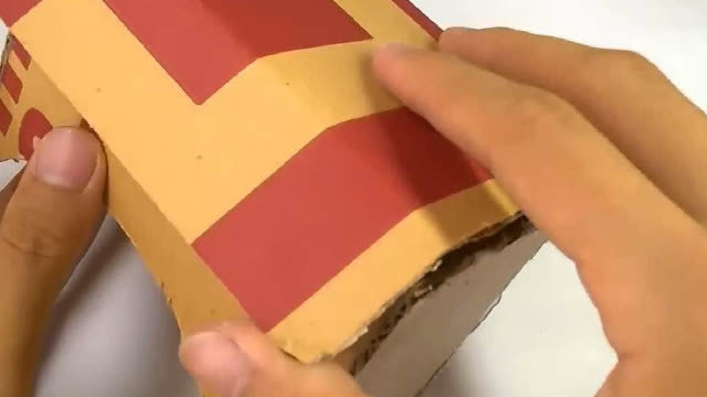 自制VR眼镜!自己躺床上就可以看3D大片了!有点爽!