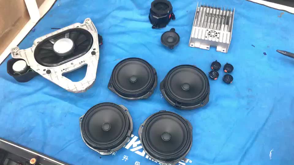 奔驰Ecoupe 全套哈曼卡顿准备装车