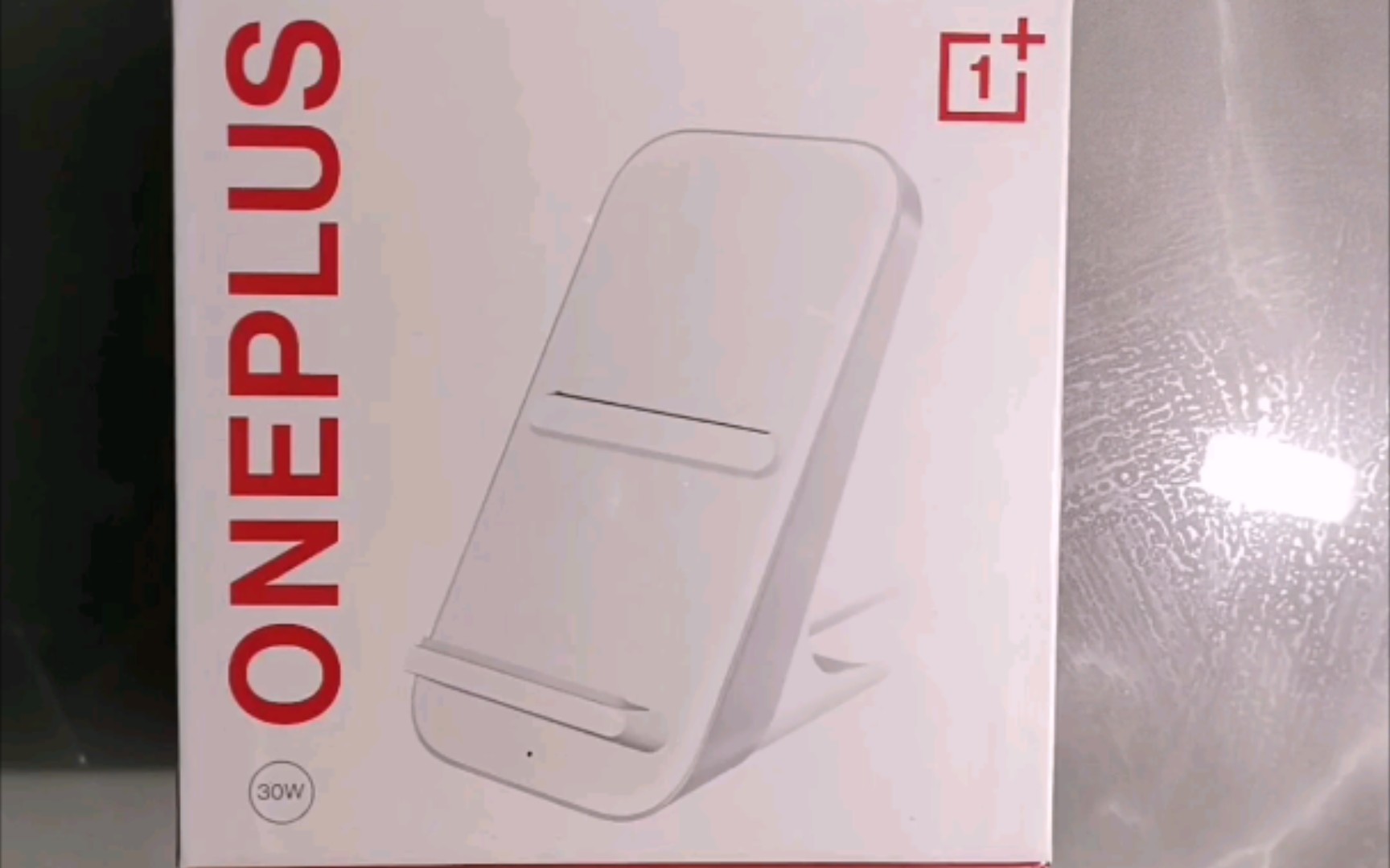 一加30瓦无线充电器开箱,使用一加8 pro对比一加有线充电器速度