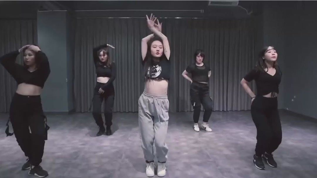 现在流行的晨会舞