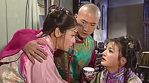 还珠格格:紫微眼睛瞎了听到有人送饭,就问是不是小燕子,两个人痛哭...