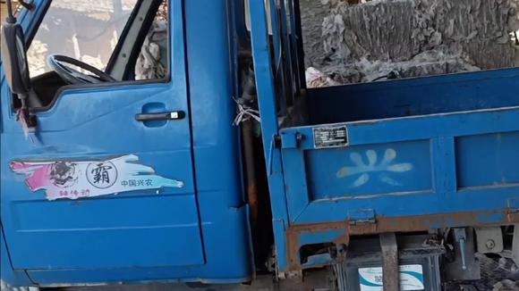 农民这配置的农用三轮车,力气大也挺实用,长见识了