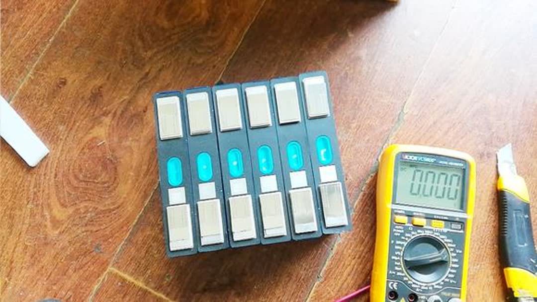 客户在我这定做的12V41A单体锂电池组