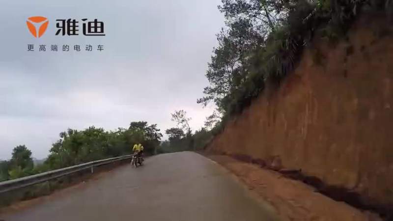 雅迪电动车爬坡评测1