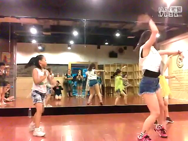 女生学街舞简单又帅的街舞街舞音乐舞蹈_clip