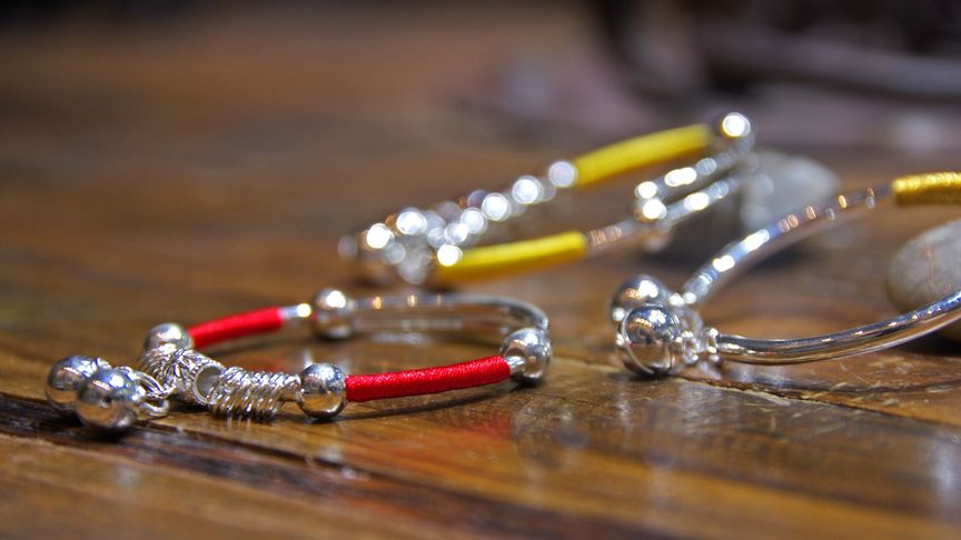 传统宝宝镯好看,还是卡通宝宝镯好看?给大家对比一下