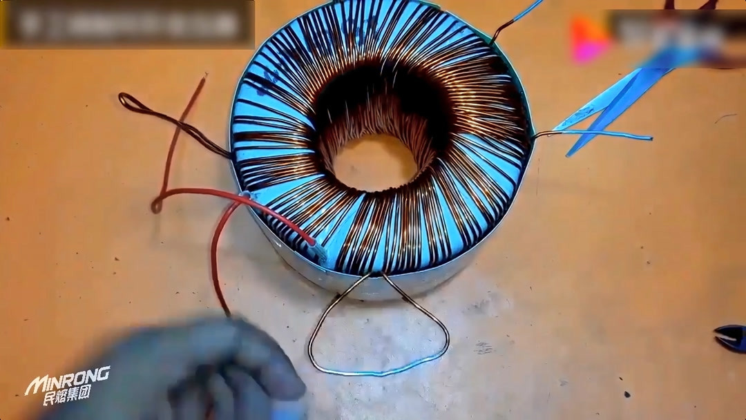 环形变压器这样绕制——外国小哥的精彩视频有如神助(民熔下5)