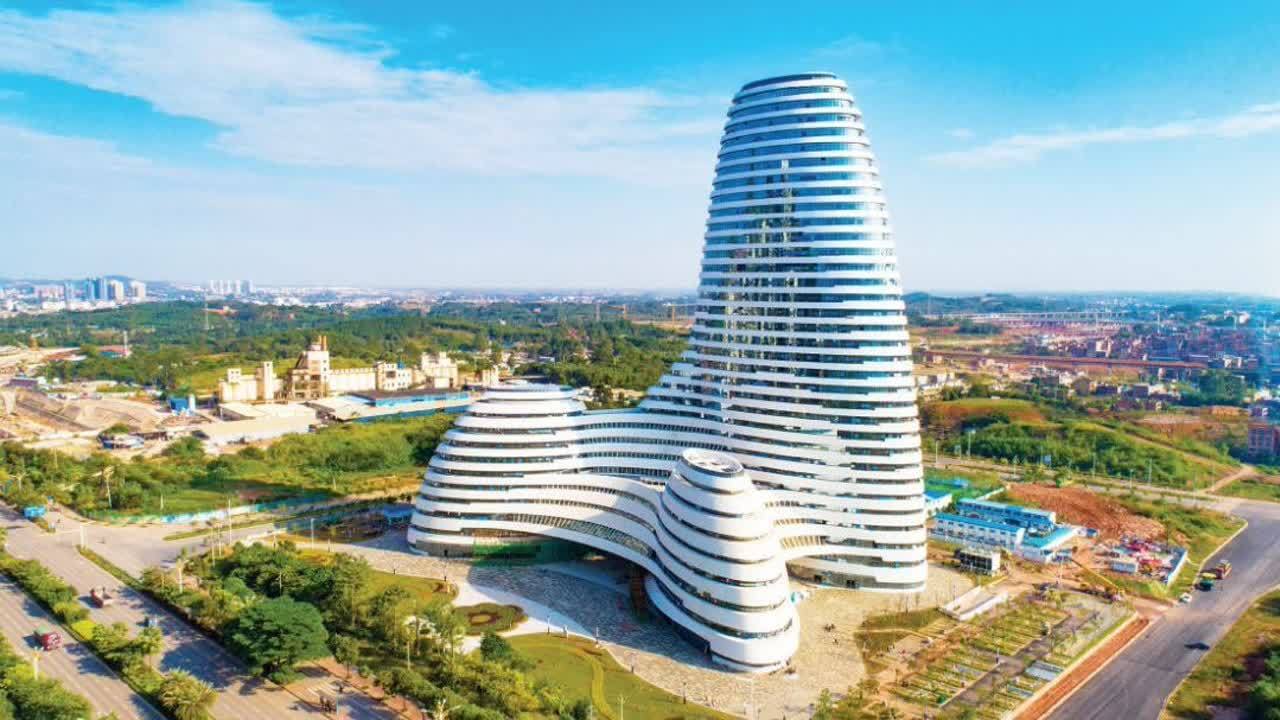 广西一标志性大楼建成,造型却遭网友疯狂吐槽:设计师好"污"