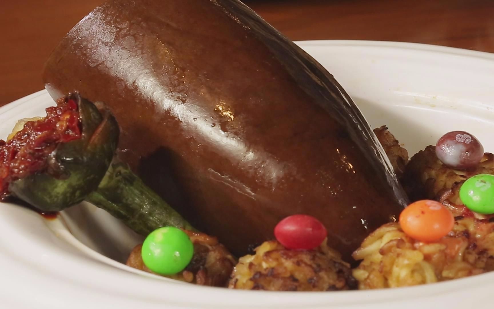 【作死料理王】超大茄子+超辣泡面+超酸彩虹糖=?(ps:这是一期特别...