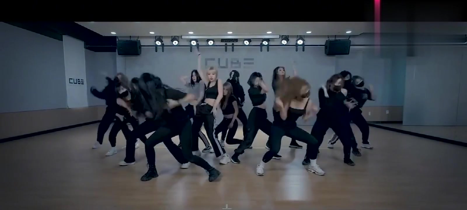 GIDLE《Oh my god》练习室舞蹈公开,来看帅气的女孩子们跳舞了