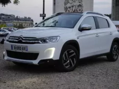 聊聊雪铁龙旗下一款小型SUV, C3-XR, 价格很低, 很实用的一款车!