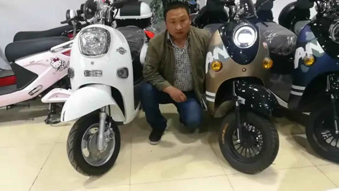 电动车搞活动的车子很便宜,他们的质量选材如何,现场对比!