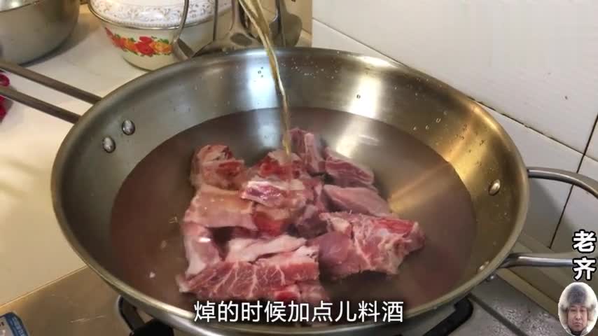 排骨炖土豆的家常做法,色香味俱全,好吃看得见老齐美食视频