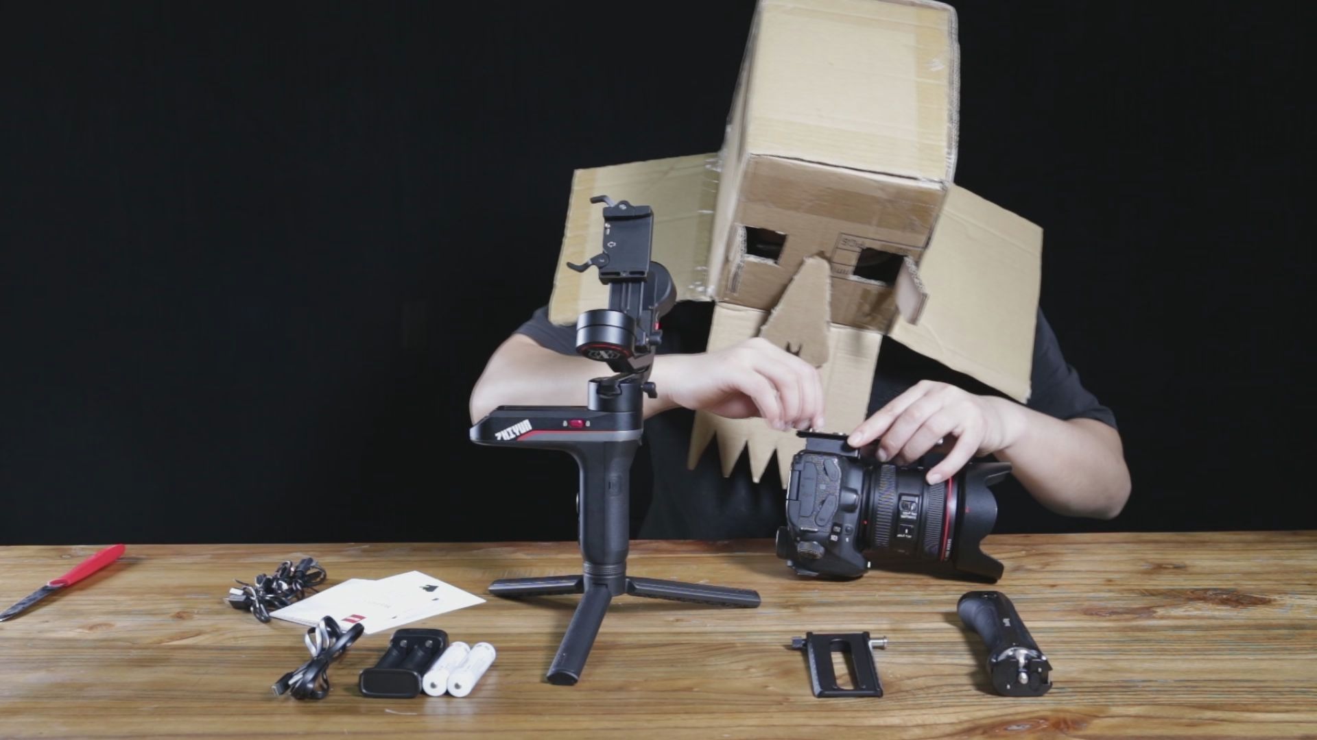 方脑壳开箱实测:智云WEEBILL-S据说是能上5D4的微单稳定器,到底值...