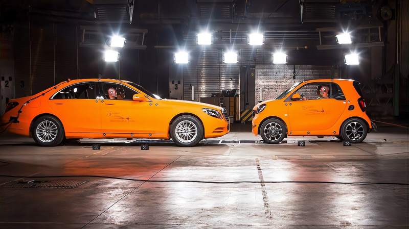 同样是品牌车奔驰,10万比200万差在哪?看过碰撞测试就知道了