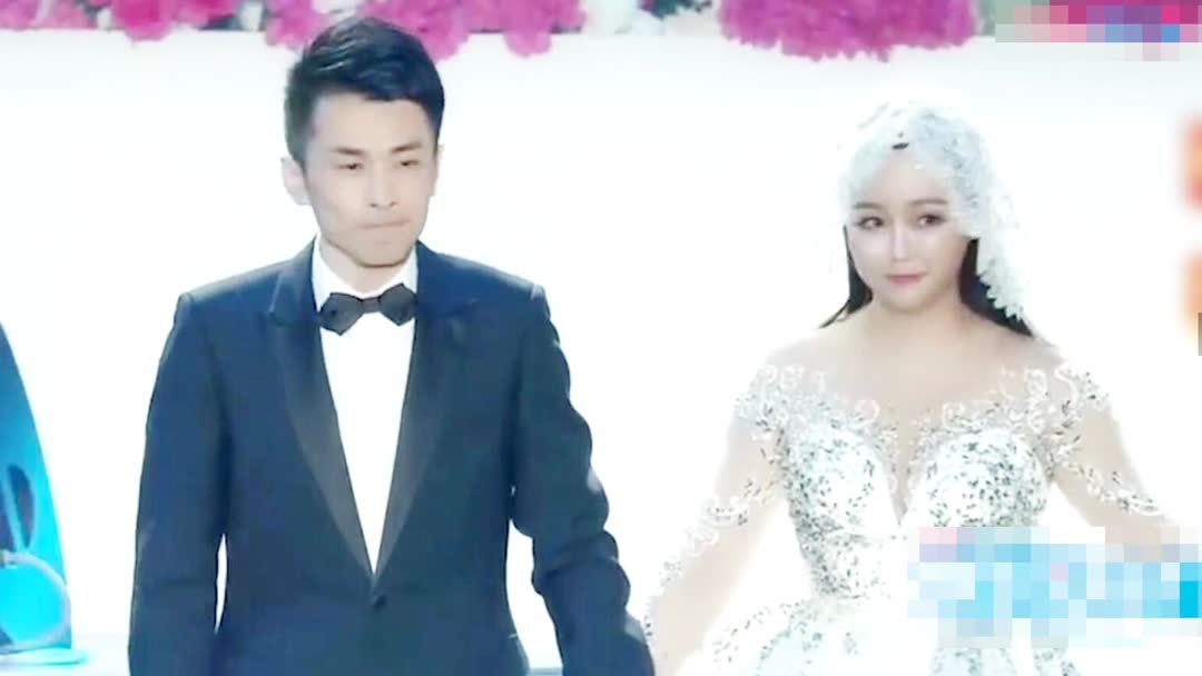 网红结婚花7000万请42位明星,直播赚1亿太豪引网友热议