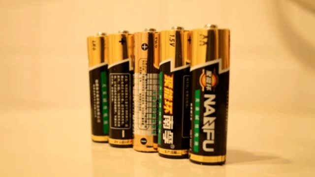 废旧电池不用丢,它还可以这样利用,一年省下不少钱