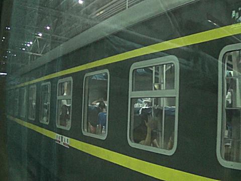 (车厢视角)K492次列车离开贵阳车站