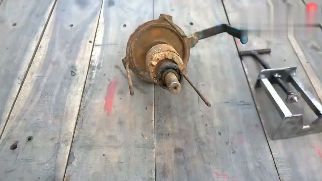 牛人自制的轴承拉拔器,许多工人用了都说好,真的太有才了