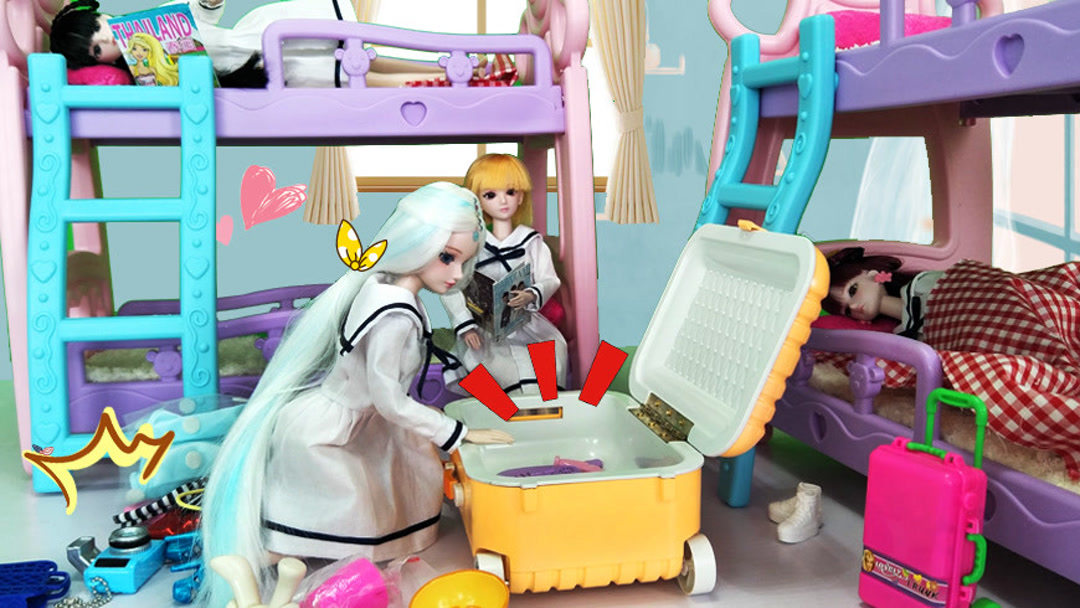 冰公主脚踩蓝色高跟鞋 拎着超大行李箱去学校寝室 室友惊呆了