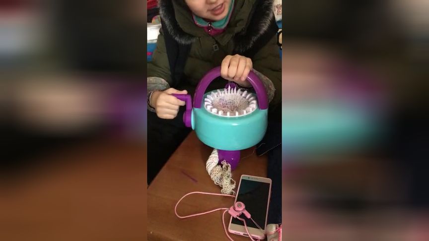 好方便,家里也可以用机器织毛衣!