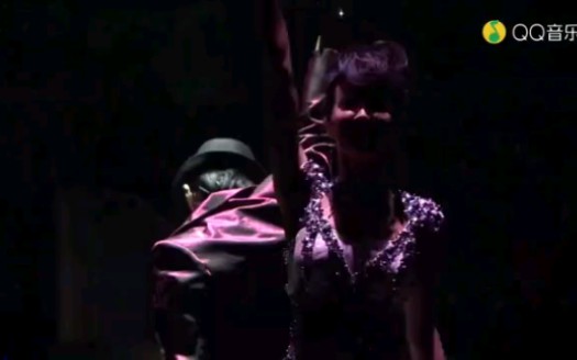 教科书级别的现场配合 周杰伦与蔡依林神配合的舞台现场 ps:据说没有...