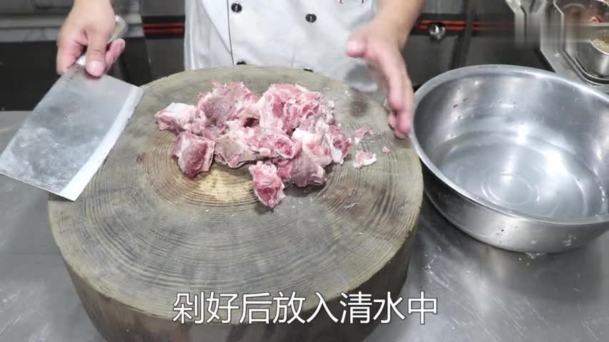 厨师长教排骨的家常做法,不焯水不过油,软烂好吃,而且无腥味!