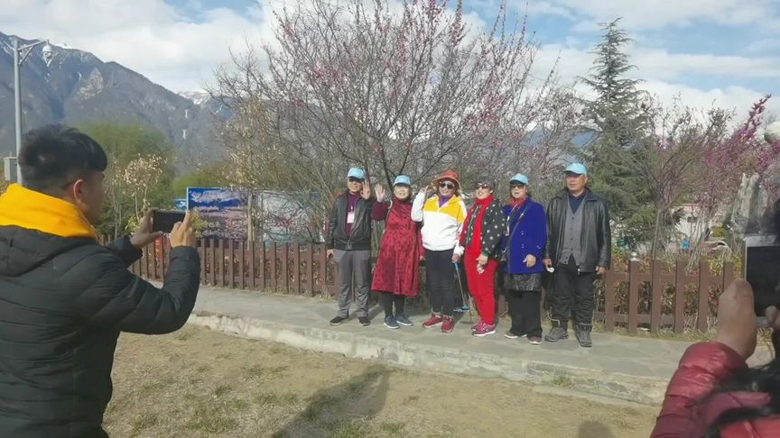 #坐火车 龙藏号旅游专列打卡林芝,大家玩的太开心了!
