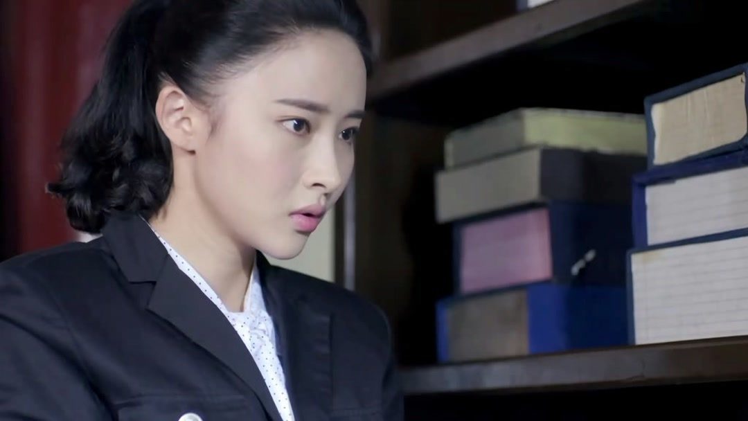 校长办公室竟暗藏这些东西,让公安美女大吃一惊!