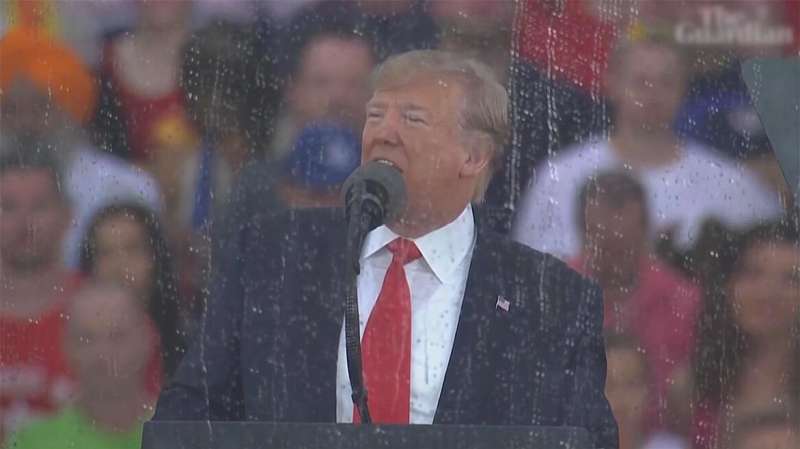 特朗普在独立日演说内容有误 归咎字幕机在雨中故障