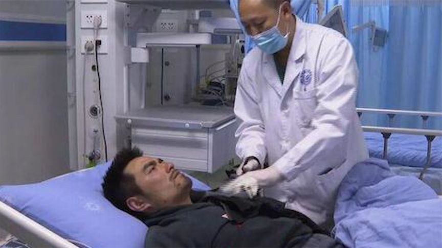 生命体征平稳!甘宇被直升机转运至医院 躺病床接受检查画面曝光