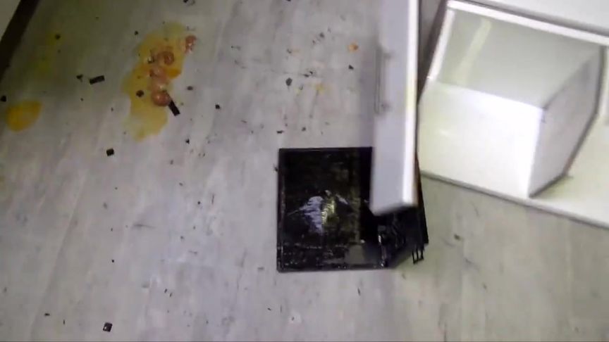 为了卸载烦人的 IE 浏览器,这位小伙居然这么干!大写的服!