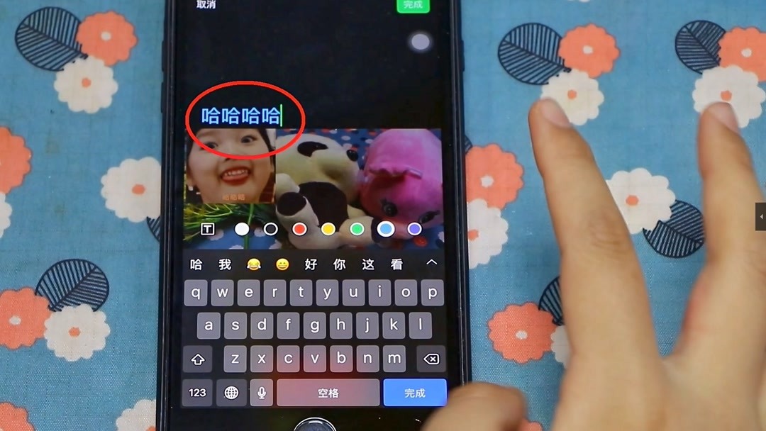 才发现,微信发视频还可以加字幕和表情包!一看就会,快教给父母