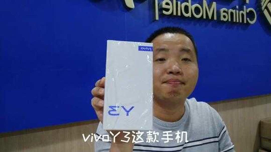 5000mAh大电池+双引擎闪充+AI后置三摄像头和指纹识别