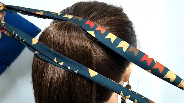 一款小女孩也可扎得简单发带编发,青春有活力