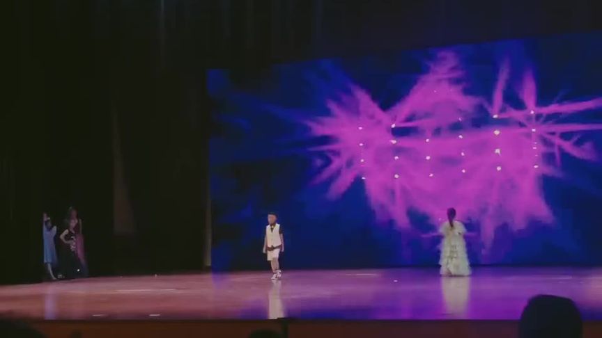 #演出现场 #模特走秀 #唯一的小男模